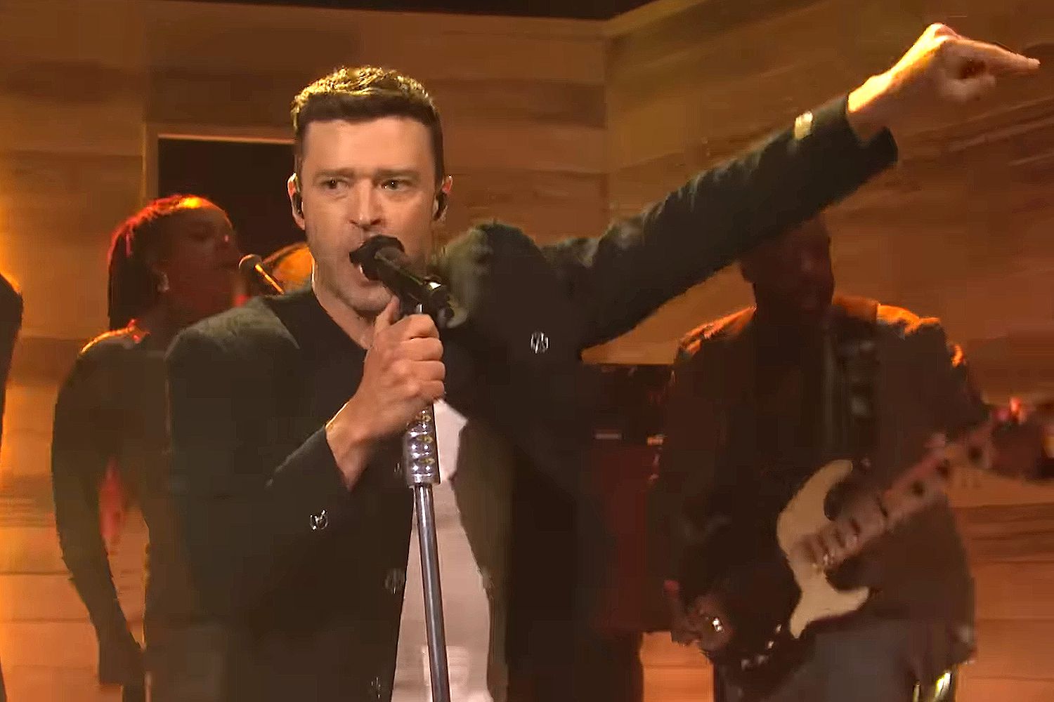 Justin Timberlake premieres new music on SNL, announces new tour – Parlay
